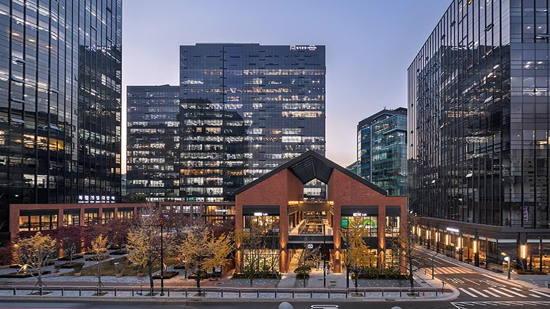 raonsquare – Interactive · Creative · Innovative, raon means 'Vibrant'.